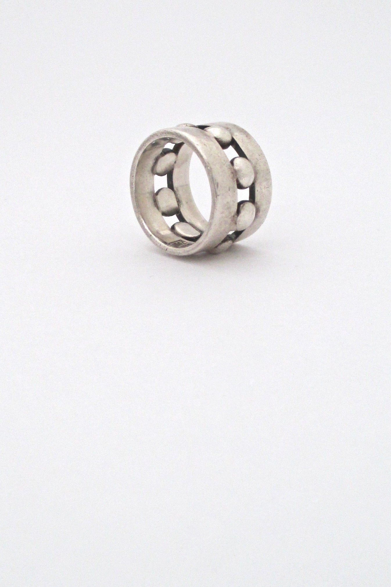 Darla Hesse beaded band silver ring – Samantha Howard Vintage