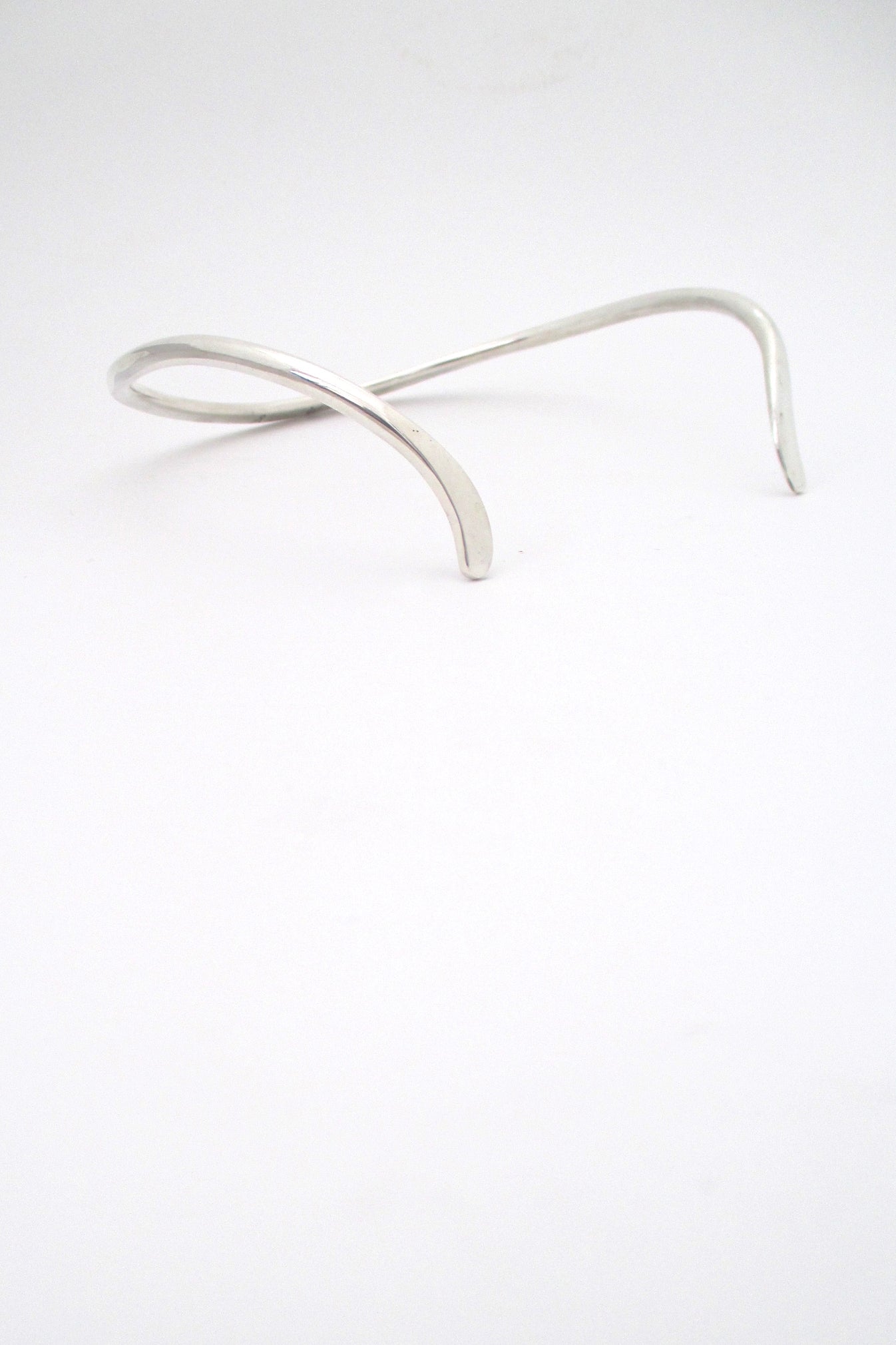 Ove Wendt for Age Fausing curved silver neck ring – Samantha Howard Vintage